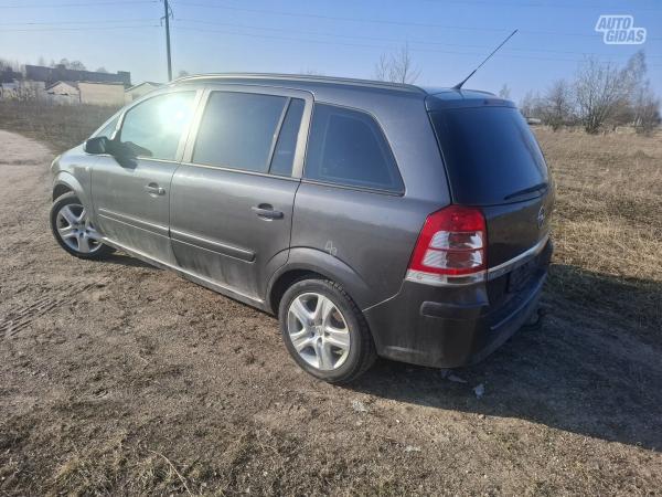 Grey Opel Zafira 2010 in Kupiskis, with an engine capacity of 1.60 L and mileage of 235 thousand km for 899 €, photo 5 on AUTOMOTO.COM.LV