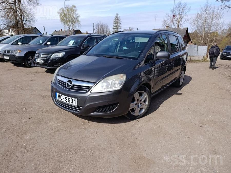 Grey Opel Zafira 2010 in Rezekne, with an engine capacity of 1.70 L and mileage of 317 thousand km for 2750 €, photo 3 on AUTOMOTO.COM.LV