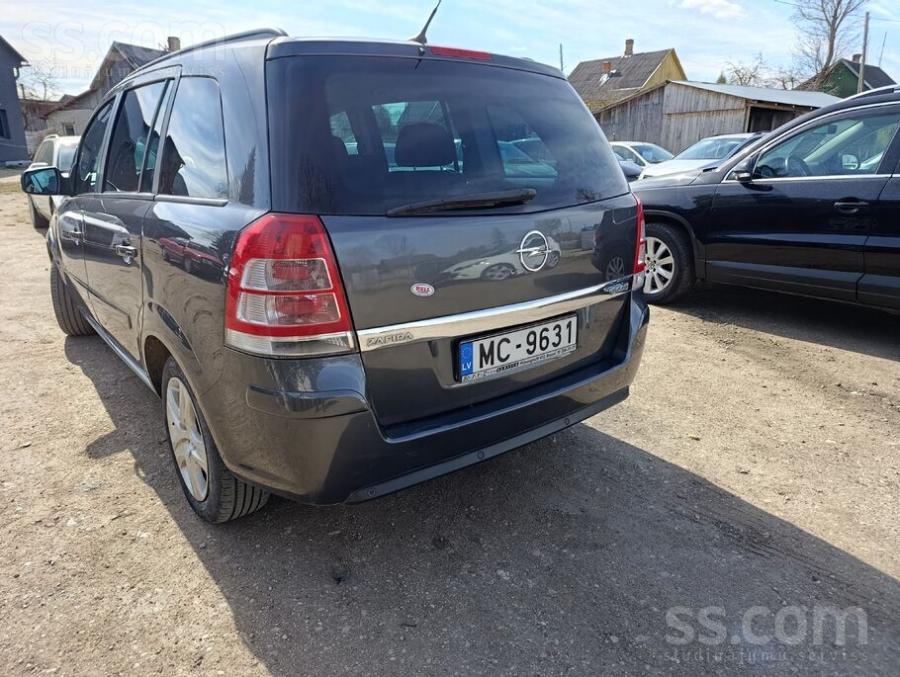 Grey Opel Zafira 2010 in Rezekne, with an engine capacity of 1.70 L and mileage of 317 thousand km for 2750 €, photo 7 on AUTOMOTO.COM.LV