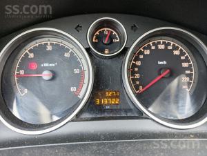 Grey Opel Zafira 2010 in Rezekne, with an engine capacity of 1.70 L and mileage of 317 thousand km for 2750 €, photo 12 on AUTOMOTO.COM.LV