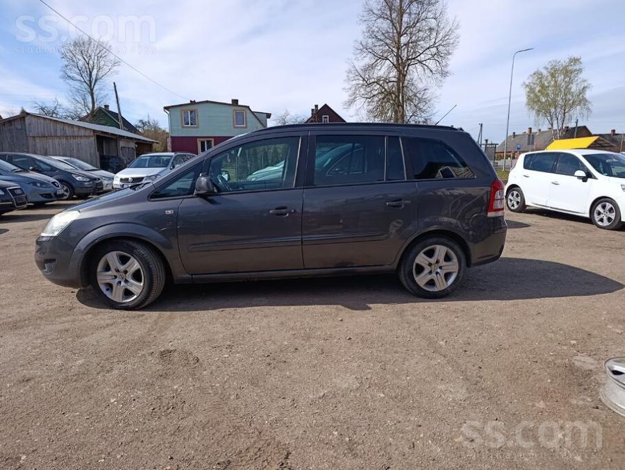 Grey Opel Zafira 2010 in Rezekne, with an engine capacity of 1.70 L and mileage of 317 thousand km for 2750 €, photo 17 on AUTOMOTO.COM.LV