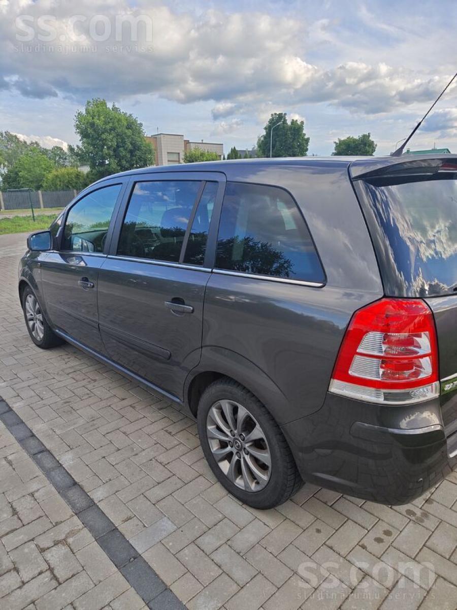 Grey Opel Zafira 2010 in Riga, with an engine capacity of 1.70 L and mileage of 217 thousand km for 2750 €, photo 5 on AUTOMOTO.COM.LV