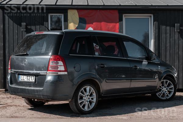 Grey Opel Zafira 2010 in Riga, with an engine capacity of 1.70 L and mileage of 257 thousand km for 1800 €, photo 3 on AUTOMOTO.COM.LV
