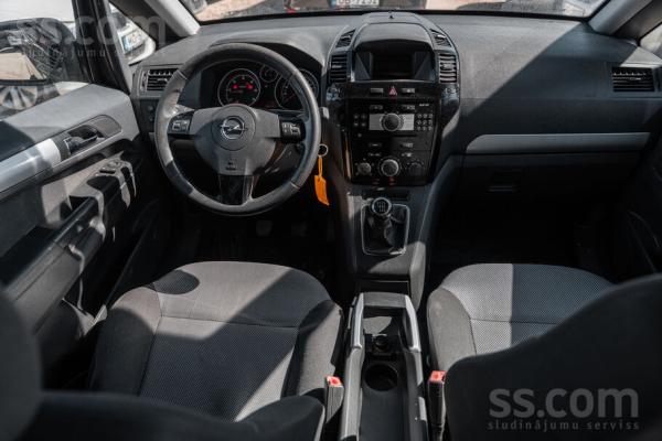 Grey Opel Zafira 2010 in Riga, with an engine capacity of 1.70 L and mileage of 257 thousand km for 1800 €, photo 5 on AUTOMOTO.COM.LV