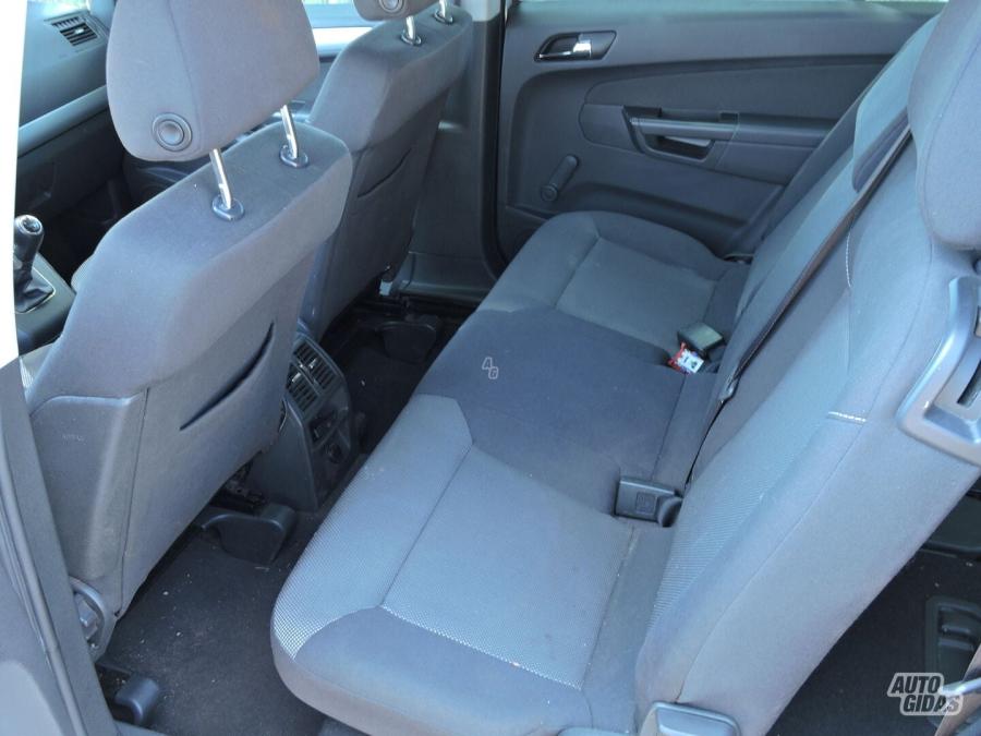 Grey Opel Zafira 2010 in Marijampole, with an engine capacity of 1.70 L and mileage of 237 thousand km for 2350 €, photo 8 on AUTOMOTO.COM.LV