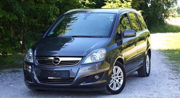 Grey Opel Zafira 2010 in Kretinga, with an engine capacity of 1.91 L and mileage of 296 thousand km for 4199 €, photo 1 on AUTOMOTO.COM.LV