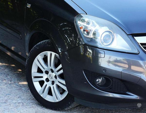 Grey Opel Zafira 2010 in Kretinga, with an engine capacity of 1.91 L and mileage of 296 thousand km for 4199 €, photo 9 on AUTOMOTO.COM.LV