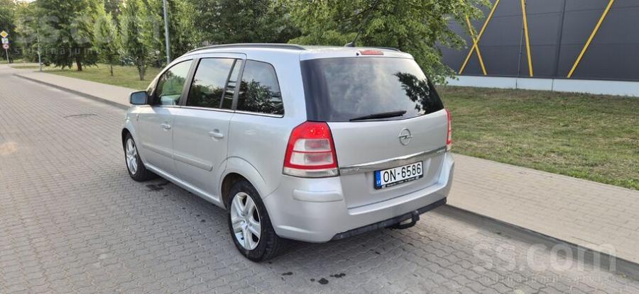 Grey Opel Zafira 2010 in Dobele, with an engine capacity of 1.70 L and mileage of 258 thousand km for 2250 €, photo 4 on AUTOMOTO.COM.LV