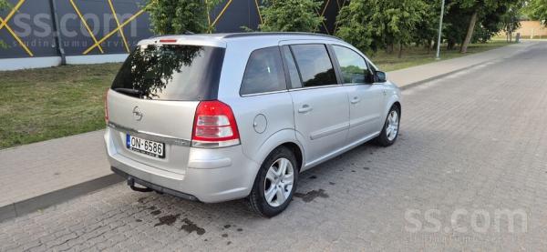 Grey Opel Zafira 2010 in Dobele, with an engine capacity of 1.70 L and mileage of 258 thousand km for 2250 €, photo 4 on AUTOMOTO.COM.LV