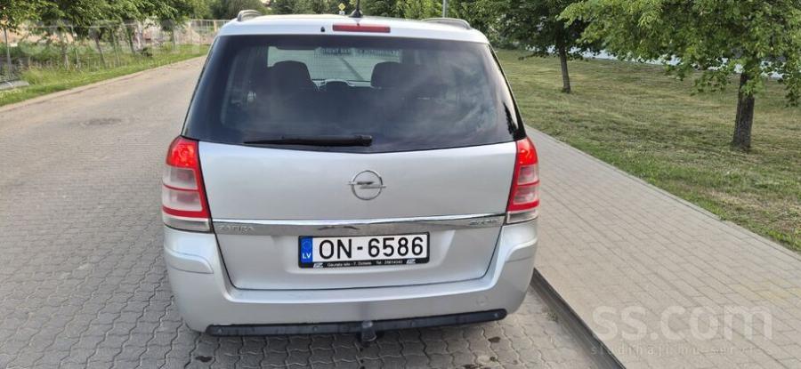 Grey Opel Zafira 2010 in Dobele, with an engine capacity of 1.70 L and mileage of 258 thousand km for 2250 €, photo 8 on AUTOMOTO.COM.LV