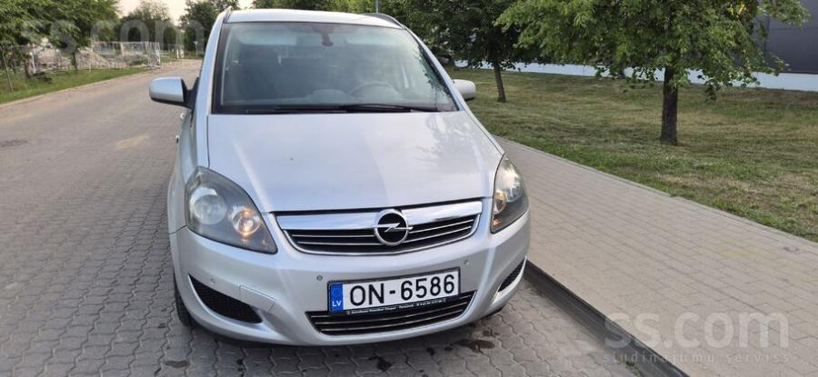 Grey Opel Zafira 2010 in Dobele, with an engine capacity of 1.70 L and mileage of 258 thousand km for 2250 €, photo 9 on AUTOMOTO.COM.LV