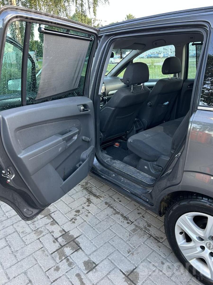 Pelēks Opel Zafira 2010 Rīga, ar dzinēja tilpumu 2.20 L un nobraukumu 259 tūkst. km par 1300 €, foto 10 vietnē AUTOMOTO.COM.LV