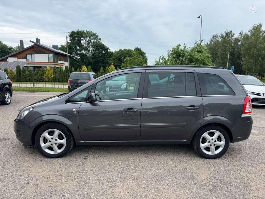 Pelēks Opel Zafira 2010 Jurbarkas, ar dzinēja tilpumu 1.80 L un nobraukumu 178 tūkst. km par 3450 €, foto 1 vietnē AUTOMOTO.COM.LV