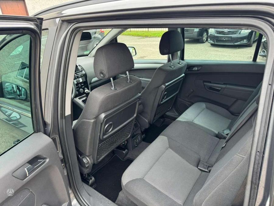Pelēks Opel Zafira 2010 Jurbarkas, ar dzinēja tilpumu 1.80 L un nobraukumu 178 tūkst. km par 3450 €, foto 9 vietnē AUTOMOTO.COM.LV