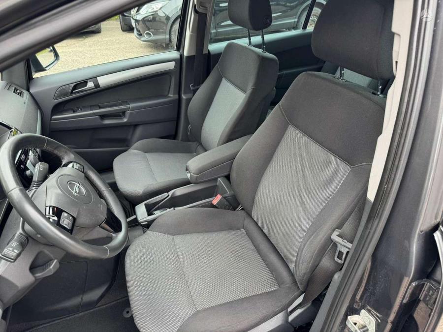 Pelēks Opel Zafira 2010 Jurbarkas, ar dzinēja tilpumu 1.80 L un nobraukumu 178 tūkst. km par 3450 €, foto 12 vietnē AUTOMOTO.COM.LV