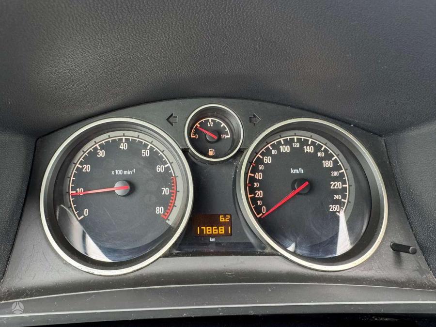 Pelēks Opel Zafira 2010 Jurbarkas, ar dzinēja tilpumu 1.80 L un nobraukumu 178 tūkst. km par 3450 €, foto 13 vietnē AUTOMOTO.COM.LV