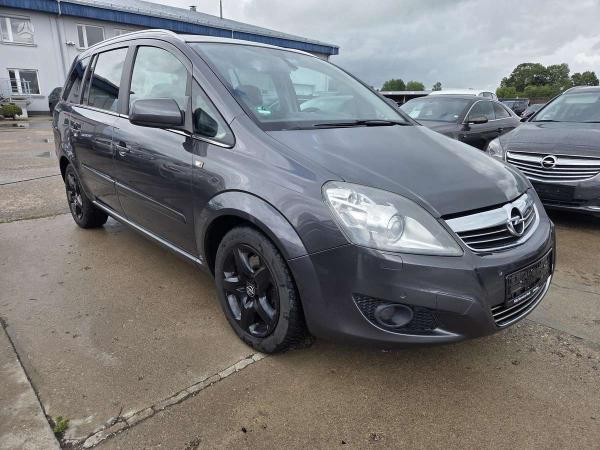 Grey Opel Zafira 2010 in Marijampole, with an engine capacity of 1.91 L and mileage of 256 thousand km for 2699 €, photo 3 on AUTOMOTO.COM.LV