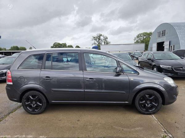 Grey Opel Zafira 2010 in Marijampole, with an engine capacity of 1.91 L and mileage of 256 thousand km for 2699 €, photo 4 on AUTOMOTO.COM.LV