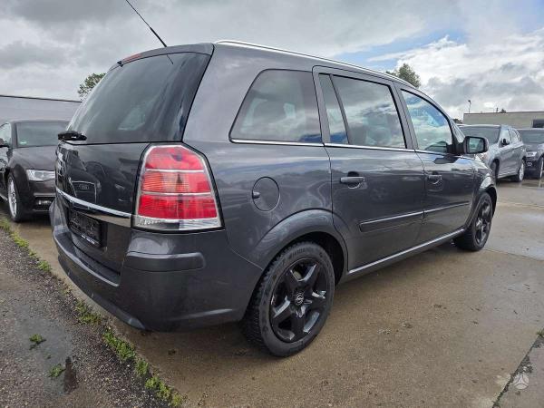 Grey Opel Zafira 2010 in Marijampole, with an engine capacity of 1.91 L and mileage of 256 thousand km for 2699 €, photo 5 on AUTOMOTO.COM.LV