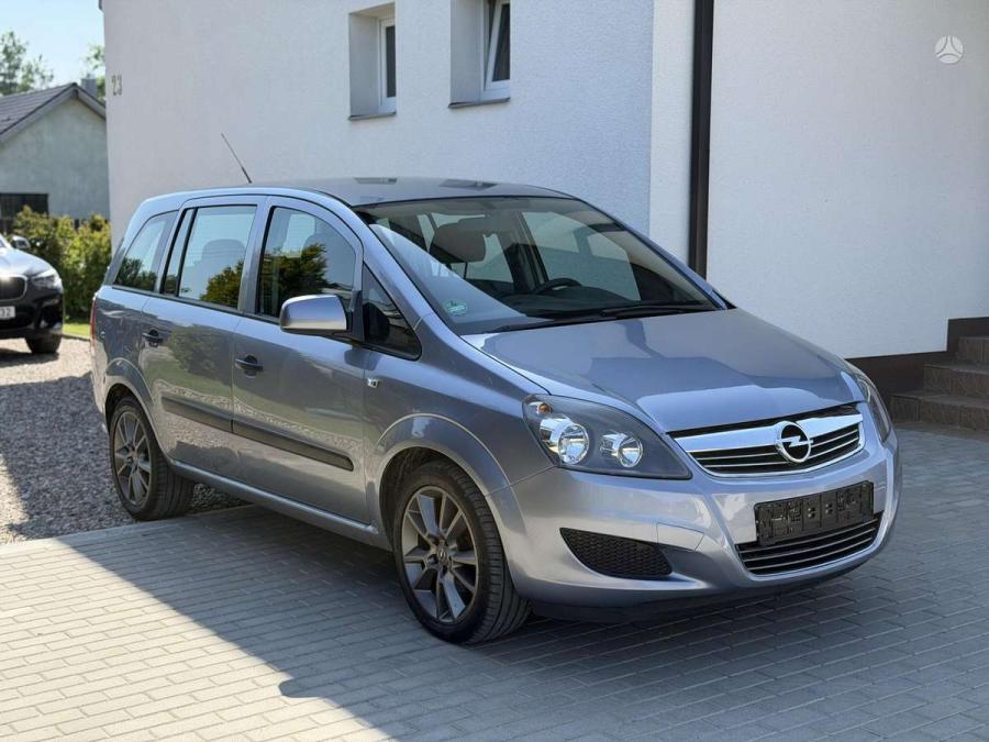 Grey Opel Zafira 2010 in Marijampole, with an engine capacity of 1.91 L and mileage of 257 thousand km for 2250 €, photo 3 on AUTOMOTO.COM.LV