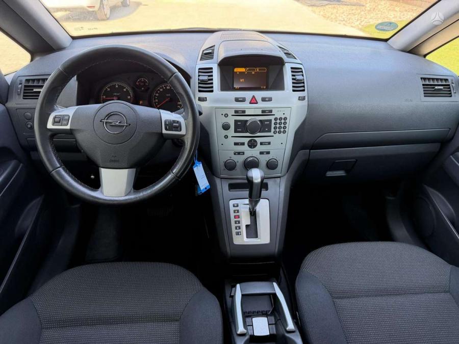 Grey Opel Zafira 2010 in Marijampole, with an engine capacity of 1.91 L and mileage of 257 thousand km for 2250 €, photo 11 on AUTOMOTO.COM.LV