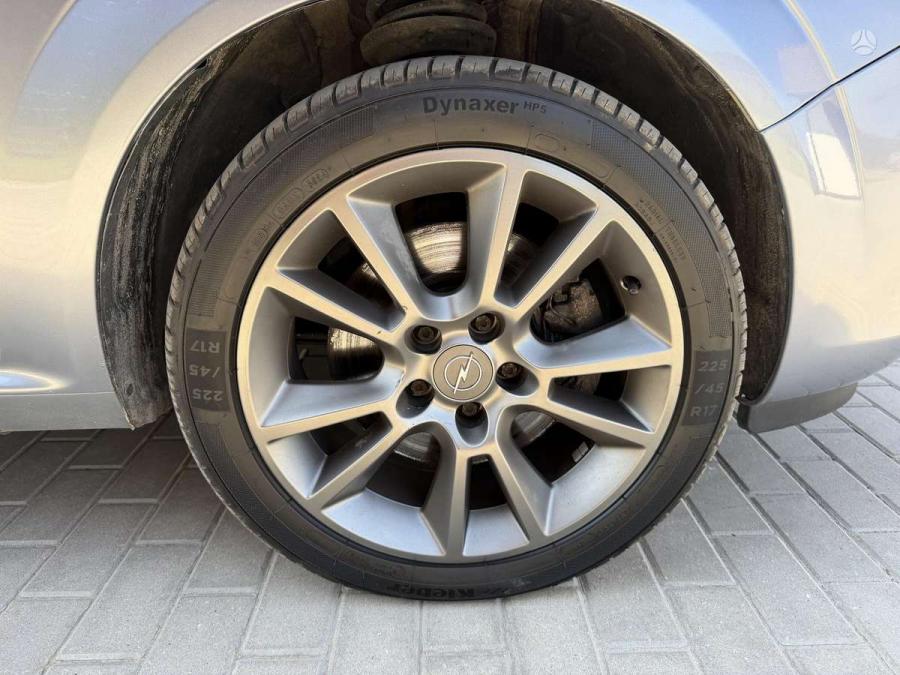 Grey Opel Zafira 2010 in Marijampole, with an engine capacity of 1.91 L and mileage of 257 thousand km for 2250 €, photo 13 on AUTOMOTO.COM.LV