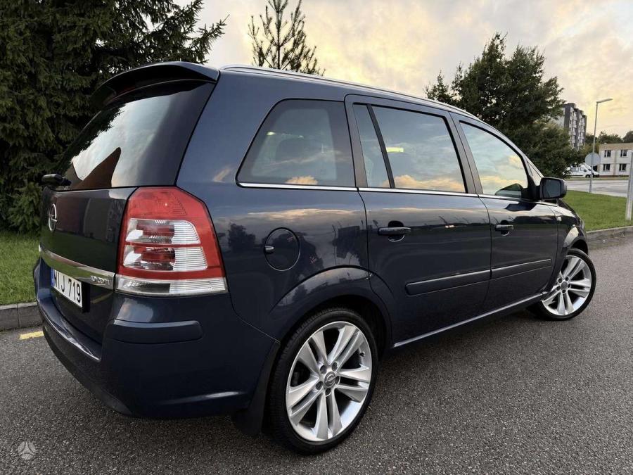 Grey Opel Zafira 2010 in Kaunas, with an engine capacity of 1.91 L and mileage of 396 thousand km for 2950 €, photo 13 on AUTOMOTO.COM.LV