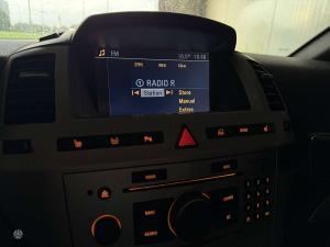 Grey Opel Zafira 2010 in Kaunas, with an engine capacity of 1.91 L and mileage of 396 thousand km for 2950 €, photo 14 on AUTOMOTO.COM.LV