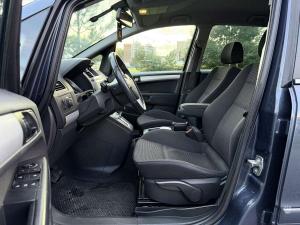 Grey Opel Zafira 2010 in Kaunas, with an engine capacity of 1.91 L and mileage of 396 thousand km for 2950 €, photo 18 on AUTOMOTO.COM.LV