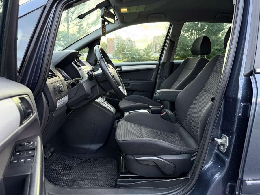 Grey Opel Zafira 2010 in Kaunas, with an engine capacity of 1.91 L and mileage of 396 thousand km for 2950 €, photo 18 on AUTOMOTO.COM.LV