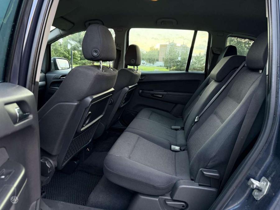 Grey Opel Zafira 2010 in Kaunas, with an engine capacity of 1.91 L and mileage of 396 thousand km for 2950 €, photo 20 on AUTOMOTO.COM.LV
