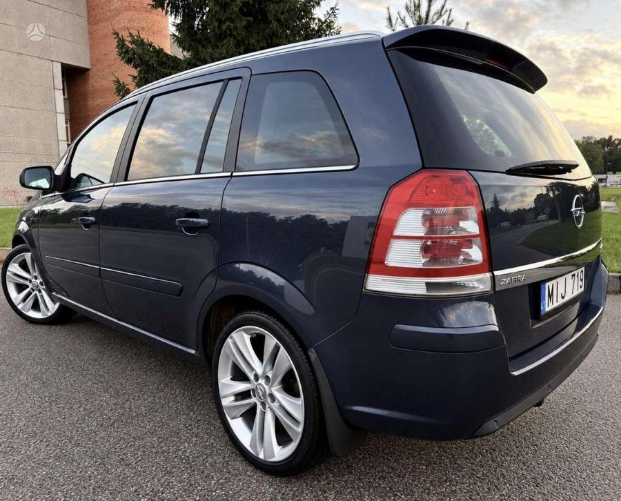 Grey Opel Zafira 2010 in Kaunas, with an engine capacity of 1.91 L and mileage of 396 thousand km for 2950 €, photo 25 on AUTOMOTO.COM.LV