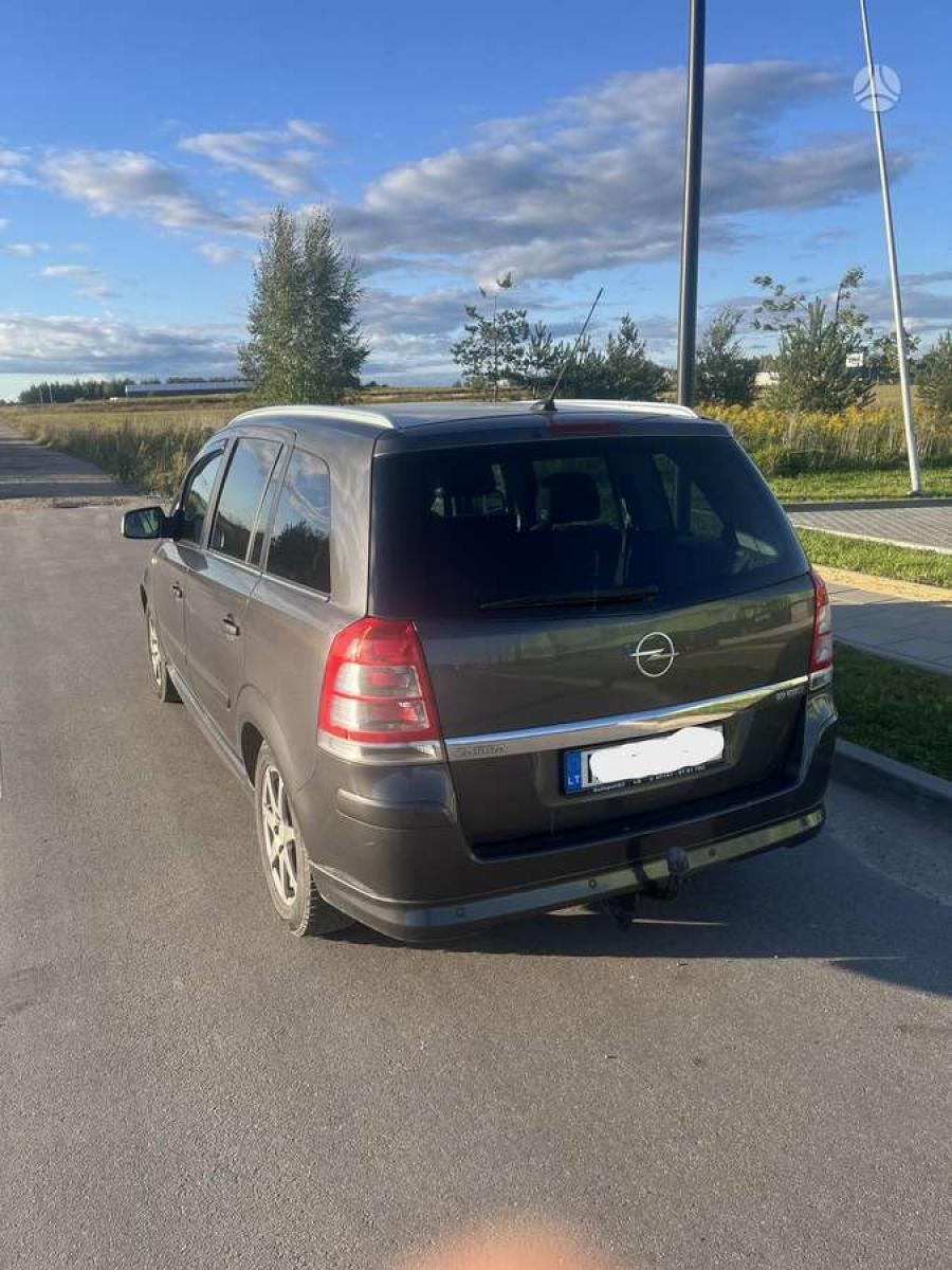 Grey Opel Zafira 2010 in Vilnius, with an engine capacity of 1.91 L and mileage of 191 thousand km for 2700 €, photo 4 on AUTOMOTO.COM.LV