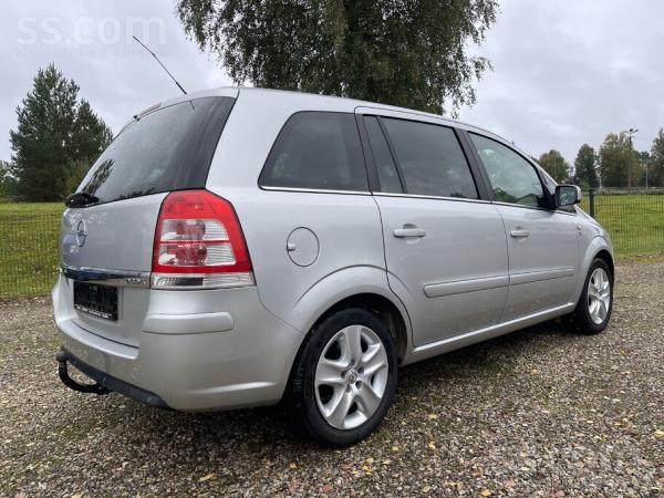 Grey Opel Zafira 2010 in Valmiera, with an engine capacity of 1.60 L and mileage of 191 thousand km for 3300 €, photo 5 on AUTOMOTO.COM.LV
