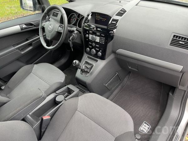 Grey Opel Zafira 2010 in Valmiera, with an engine capacity of 1.60 L and mileage of 191 thousand km for 3300 €, photo 6 on AUTOMOTO.COM.LV