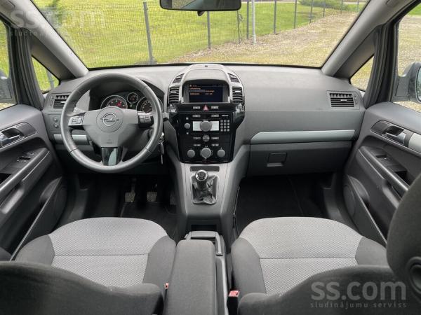 Grey Opel Zafira 2010 in Valmiera, with an engine capacity of 1.60 L and mileage of 191 thousand km for 3300 €, photo 7 on AUTOMOTO.COM.LV