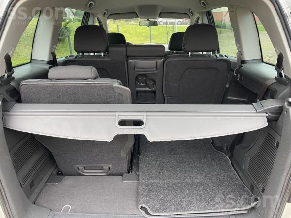 Grey Opel Zafira 2010 in Valmiera, with an engine capacity of 1.60 L and mileage of 191 thousand km for 3300 €, photo 9 on AUTOMOTO.COM.LV