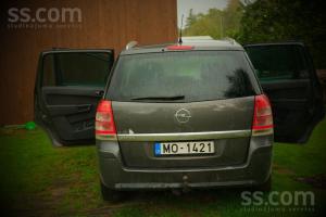 Grey Opel Zafira 2010 in Riga, with an engine capacity of 1.80 L and mileage of 447 thousand km for 1689 €, photo  on AUTOMOTO.COM.LV