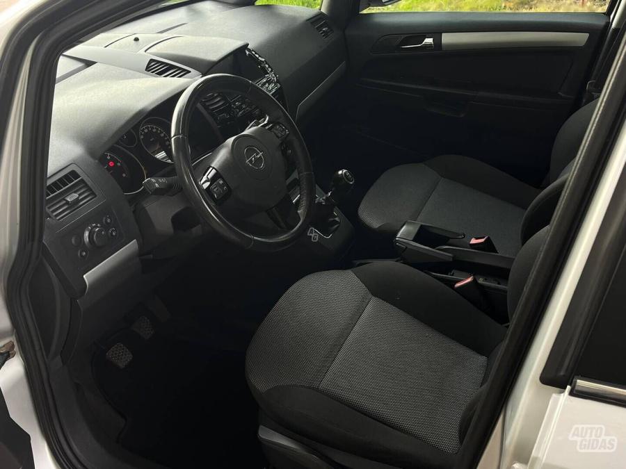 Pelēks Opel Zafira 2010 Marijampole, ar dzinēja tilpumu 1.70 L un nobraukumu 237 tūkst. km par 1950 €, foto 7 vietnē AUTOMOTO.COM.LV
