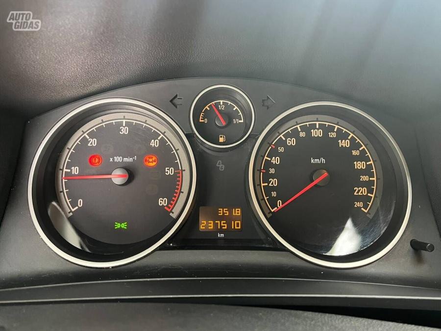 Pelēks Opel Zafira 2010 Marijampole, ar dzinēja tilpumu 1.70 L un nobraukumu 237 tūkst. km par 1950 €, foto 11 vietnē AUTOMOTO.COM.LV