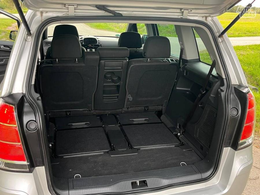 Pelēks Opel Zafira 2010 Marijampole, ar dzinēja tilpumu 1.70 L un nobraukumu 237 tūkst. km par 1950 €, foto 17 vietnē AUTOMOTO.COM.LV