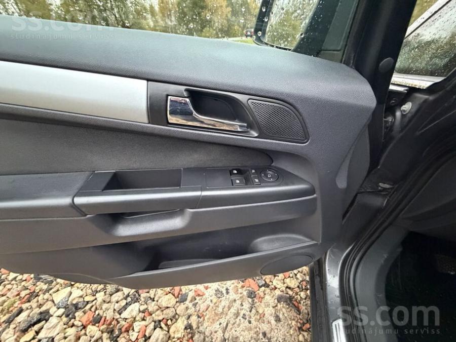 Grey Opel Zafira 2010 in Cesis, with an engine capacity of 1.70 L and mileage of 0 thousand km for 2200 €, photo 8 on AUTOMOTO.COM.LV
