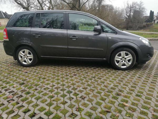 Pelēks Opel Zafira 2011 Jurbarkas, ar dzinēja tilpumu 1.69 L un nobraukumu 263 tūkst. km par 2400 €, foto 8 vietnē AUTOMOTO.COM.LV
