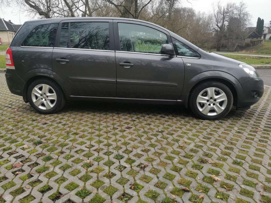Pelēks Opel Zafira 2011 Jurbarkas, ar dzinēja tilpumu 1.69 L un nobraukumu 263 tūkst. km par 2400 €, foto 8 vietnē AUTOMOTO.COM.LV