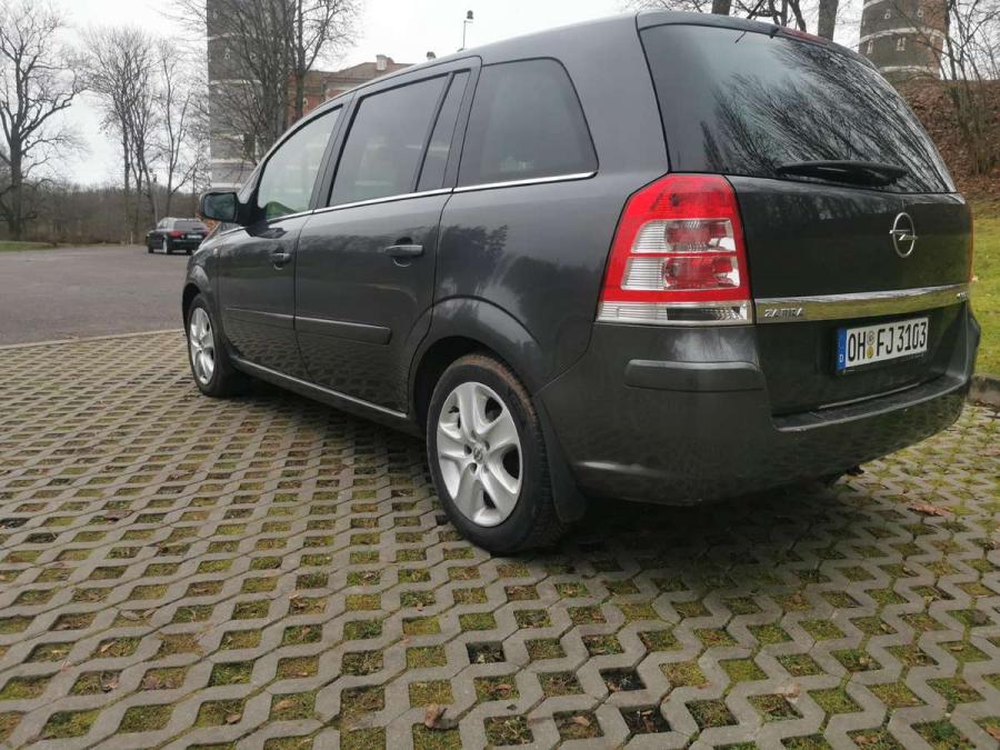 Pelēks Opel Zafira 2011 Jurbarkas, ar dzinēja tilpumu 1.69 L un nobraukumu 263 tūkst. km par 2400 €, foto 10 vietnē AUTOMOTO.COM.LV