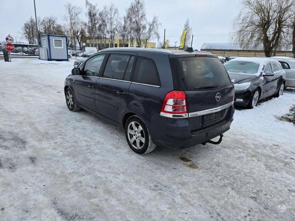 Grey Opel Zafira 2011 in Marijampole, with an engine capacity of 1.69 L and mileage of 240 thousand km for 2600 €, photo 4 on AUTOMOTO.COM.LV