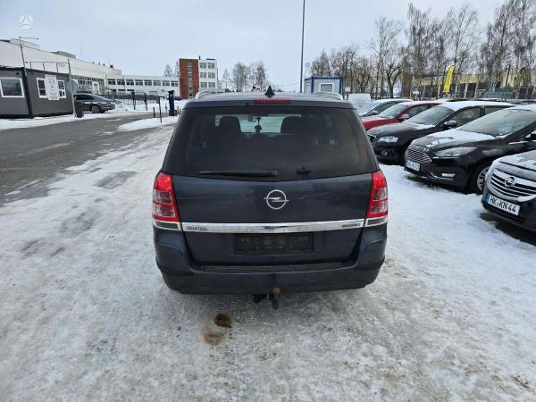 Grey Opel Zafira 2011 in Marijampole, with an engine capacity of 1.69 L and mileage of 240 thousand km for 2600 €, photo 5 on AUTOMOTO.COM.LV