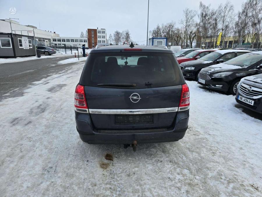 Grey Opel Zafira 2011 in Marijampole, with an engine capacity of 1.69 L and mileage of 240 thousand km for 2600 €, photo 5 on AUTOMOTO.COM.LV