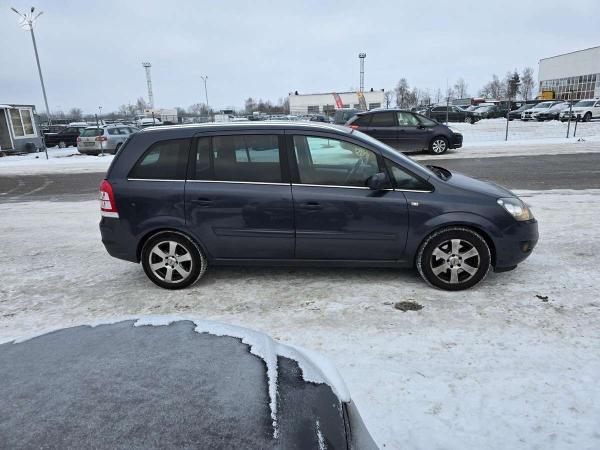 Grey Opel Zafira 2011 in Marijampole, with an engine capacity of 1.69 L and mileage of 240 thousand km for 2600 €, photo 8 on AUTOMOTO.COM.LV