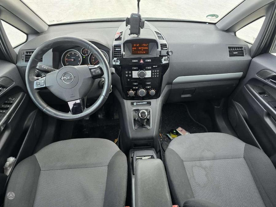 Grey Opel Zafira 2011 in Marijampole, with an engine capacity of 1.69 L and mileage of 240 thousand km for 2600 €, photo 13 on AUTOMOTO.COM.LV